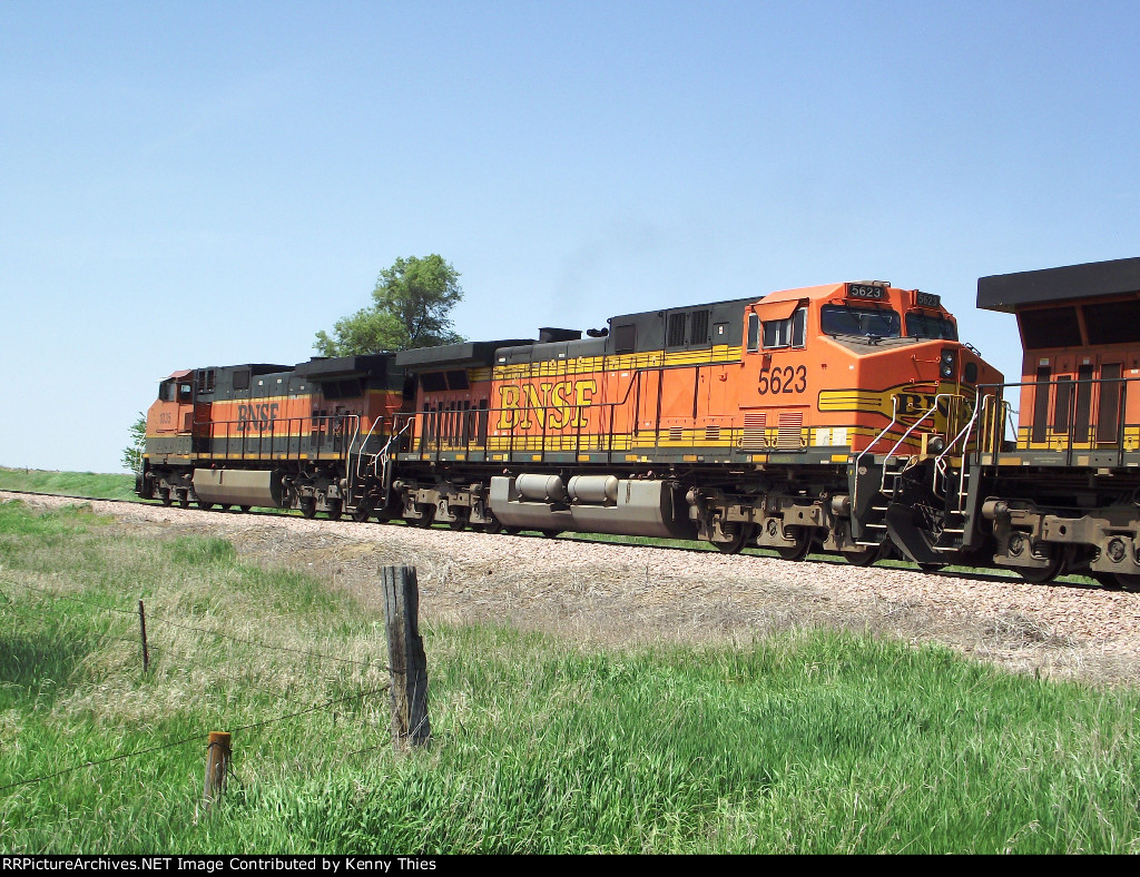 BNSF 5623